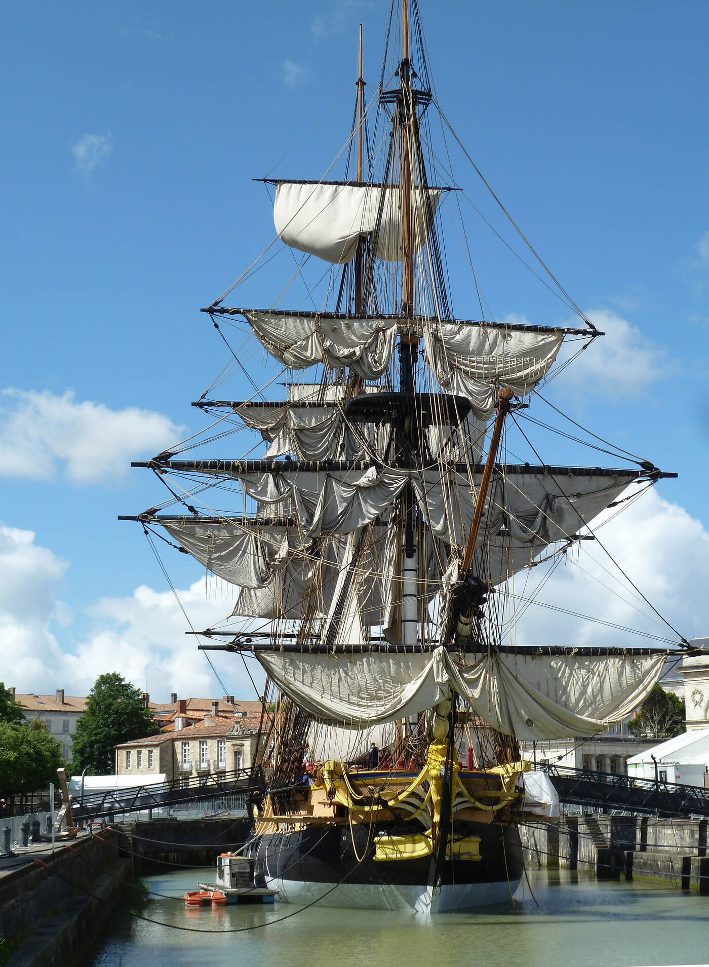 The Hermione, the frigate of freedom | Office de Tourisme de Rochefort ...